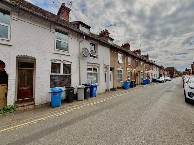 Wellington Street, KETTERING 3 bed house to rent £1,025 pcm £237 pw
