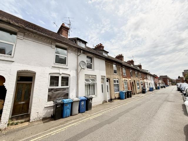 Wellington Street, KETTERING 3 bed house to rent £1,025 pcm £237 pw