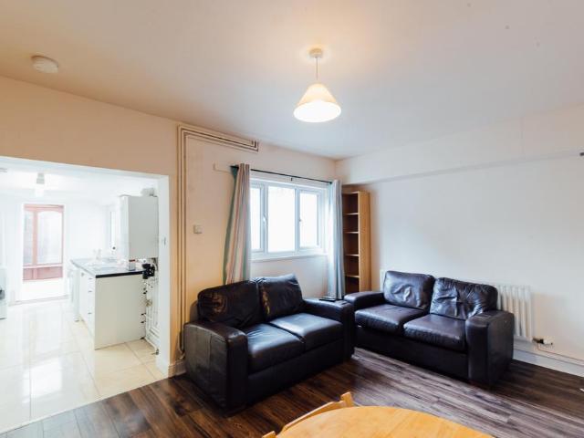 Wellington Street, Lincoln LN1 4 bed house to rent £1,820 pcm £420 pw