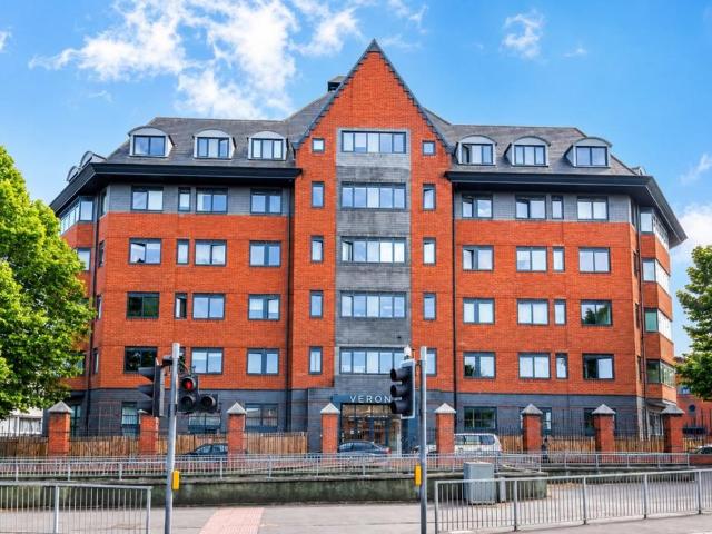 Wellington Street, Slough 1 bed apartment to rent £1,150 pcm £265 pw