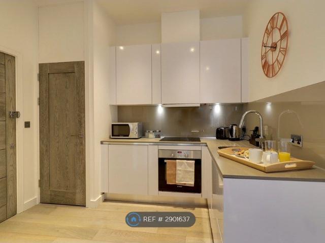 Wellington Street, Slough SL1, 1 bed flat to rent, £1,350 pcm | PrimeLocation