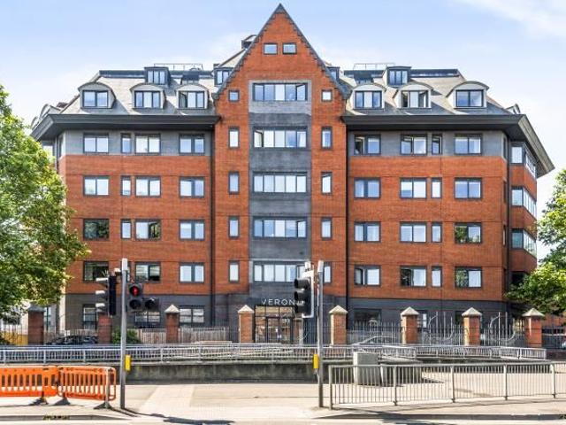 Wellington Street, Slough SL1, 2 bed flat to rent, £1,700 pcm | PrimeLocation