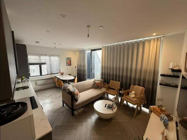 Wellington Street, Slough SL1, 2 bed penthouse to rent, £2,100 pcm | PrimeLocation