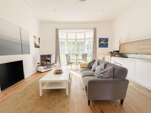 Wellington Square, Hastings, TN34 IPN
