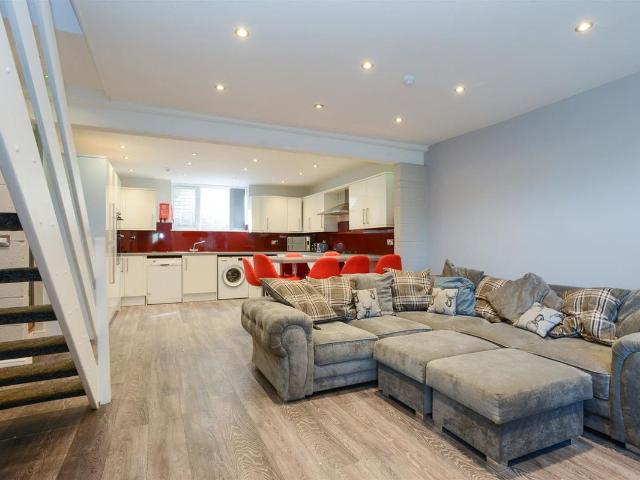 Wellington Square, Nottingham, Nottinghamshire NG7, 6 bed terraced house to rent, £3,900 pcm | PrimeLocation