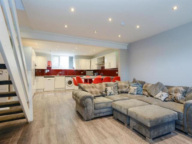 Wellington Square, Nottingham. 6 bed terraced house to rent £3,900 pcm £900 pw