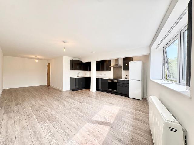 Wellington Way, Waterlooville PO7, 2 bed flat to rent, £1,250 pcm | PrimeLocation