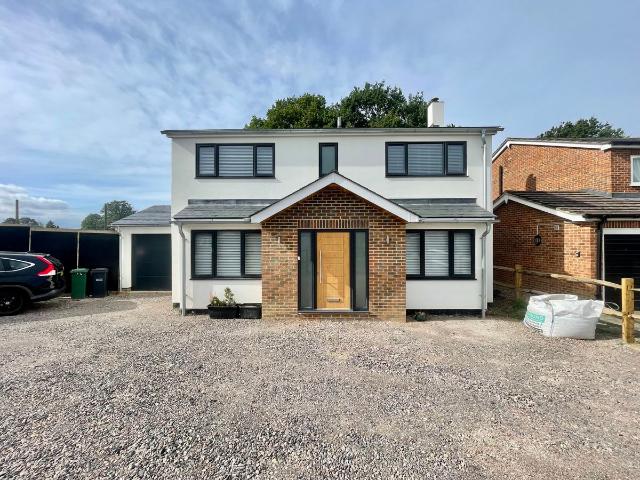 Wellington Way, Horley RH6, 4 bed detached house to rent, £3,600 pcm | PrimeLocation