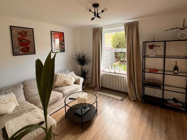 Wellow Walk, Carshalton, United. 3 bed end of terrace house to rent £1,900 pcm £438 pw