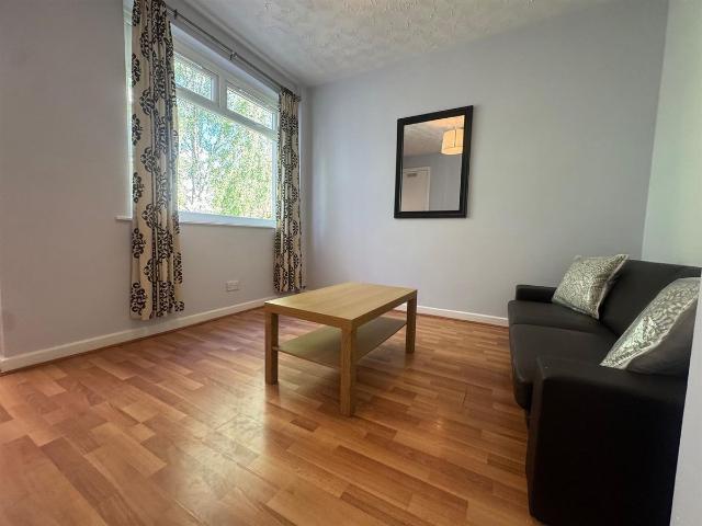 Wellmead Close, Manchester M8, 1 bed flat to rent, £925 pcm | PrimeLocation