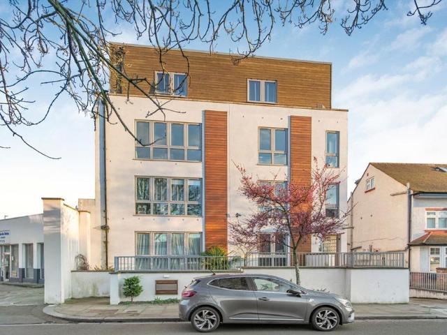 Wellmeadow Road, London W7 1 bed flat to rent £1,600 pcm £369 pw