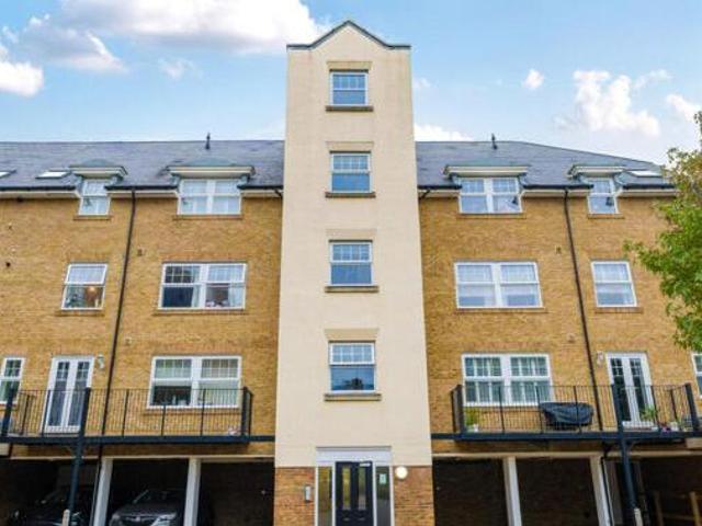 Wells View Drive, Bromley, 2 Bedroom Apartment