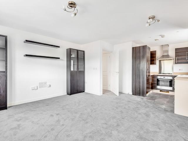 Wells View Drive, Bromley BR2, 2 bed flat to rent, £1,850 pcm | PrimeLocation