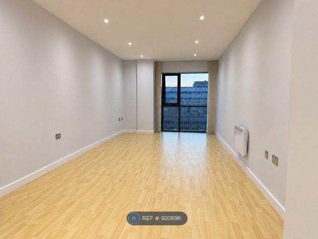 Wells Crescent, Chelmsford CM1, 1 bed flat to rent, £1,350 pcm | PrimeLocation