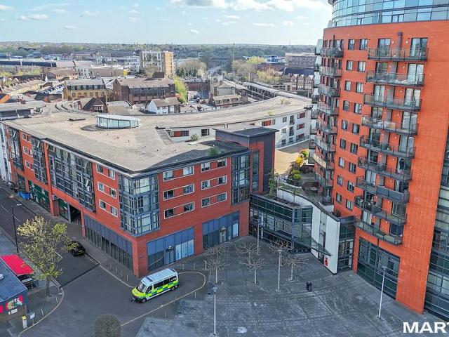Wells Crescent, Chelmsford 1 bed apartment to rent £1,150 pcm £265 pw