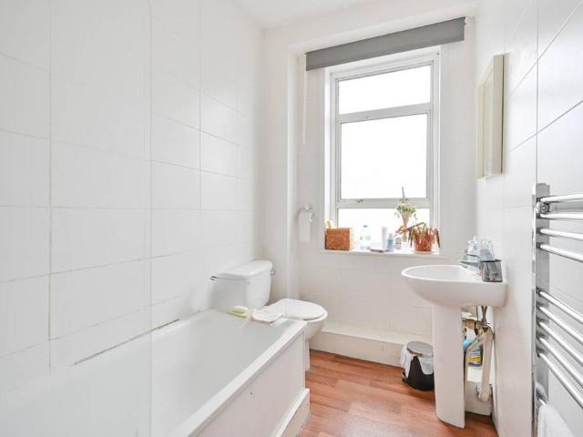 Wells House Road, London NW10 1 bed flat to rent £1,850 pcm £427 pw