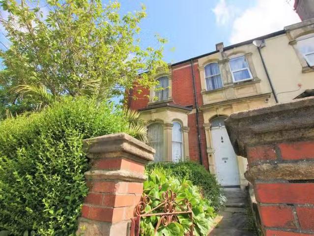 Wells Road, Knowle, Bristol 3 bed end of terrace house for sal.