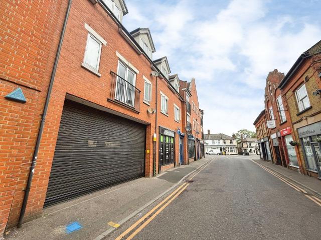 Wells Street, Chelmsford CM1, 2 bed flat to rent, £1,200 pcm | PrimeLocation