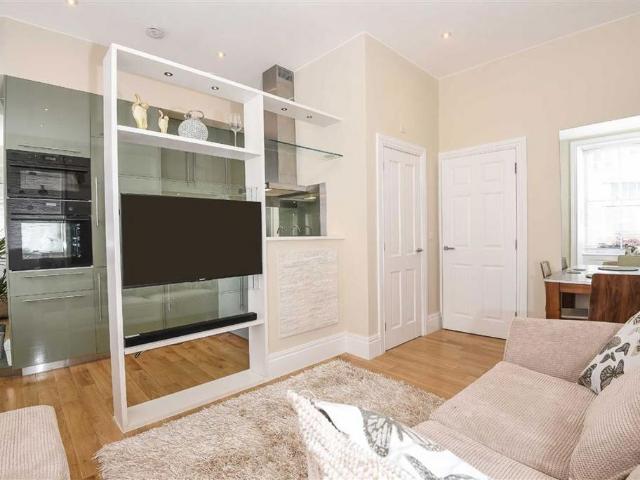 Wells Street, London W1T 1 bed flat to rent £2,492 pcm £575 pw