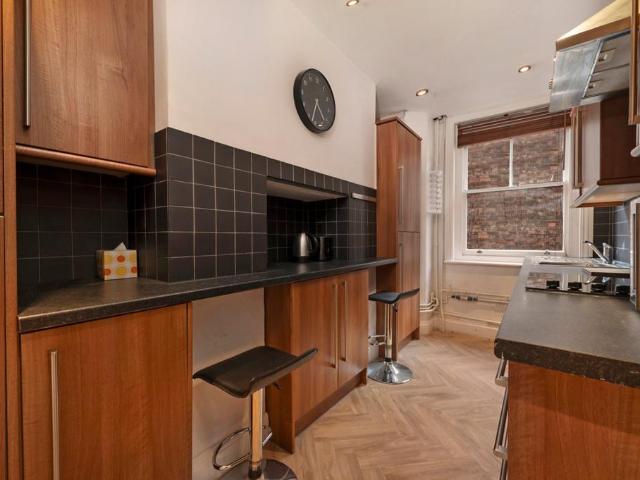 Wells Street, London W1T 2 bed apartment to rent £3,000 pcm £692 pw