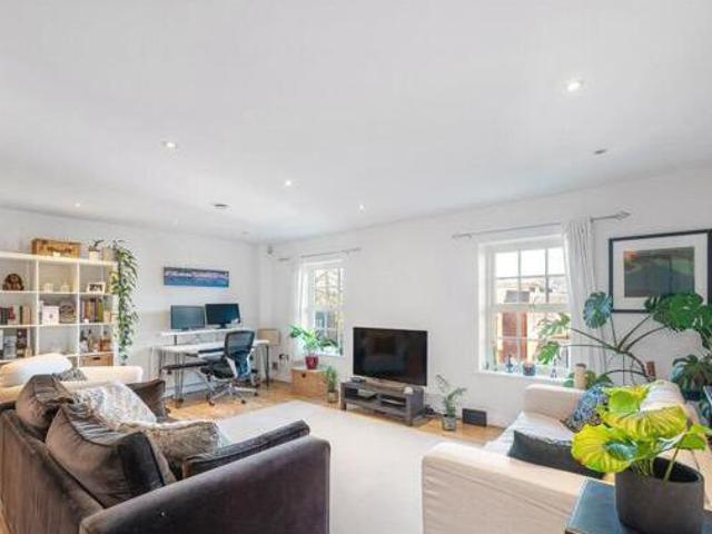 Welmar Mews, Clapham, 2 Bedroom Flat