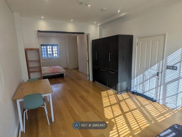 Welmar Mews, London SW4, Studio to rent, £1,800 pcm | PrimeLocation