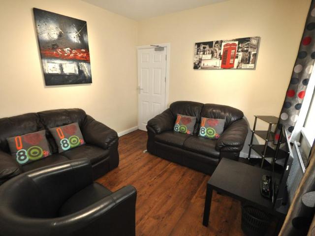 Wern Fawr Road, Port Tennant, SA1 5 bed terraced house to rent £1,530 pcm £353 pw