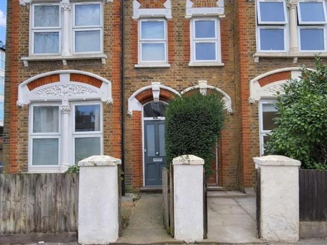 Werndee Road, London 3 bed flat to rent £2,250 pcm £519 pw