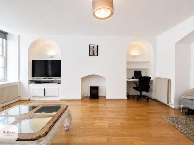 West Mall, Clifton, Bristol, BS8 2 bed apartment to rent £1,700 pcm £392 pw