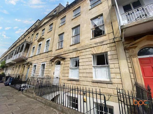West Mall, Bristol, BS8 2 bed flat to rent £1,750 pcm £404 pw
