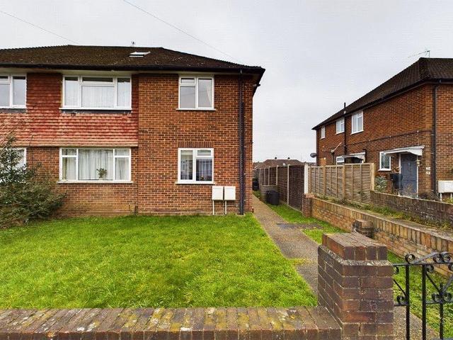 West Mead, Ruislip, HA4 2 bed maisonette to rent £1,800 pcm £415 pw
