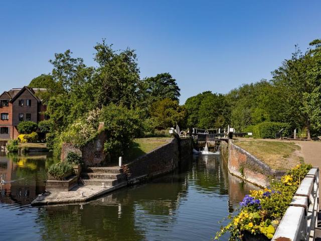 West Mills, Newbury, RG14 2 bed flat to rent £1,395 pcm £322 pw