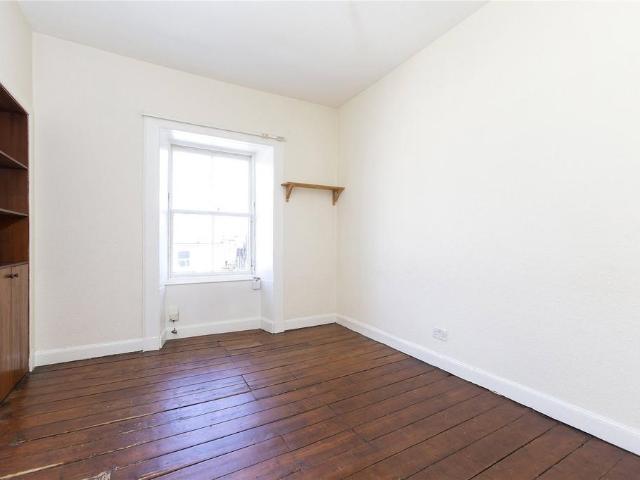 West Newington Place, Newington. 2 bed flat to rent £1,375 pcm £317 pw
