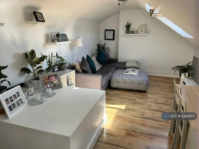 West Norwood, London, SE27 2 bed flat to rent £2,175 pcm £502 pw