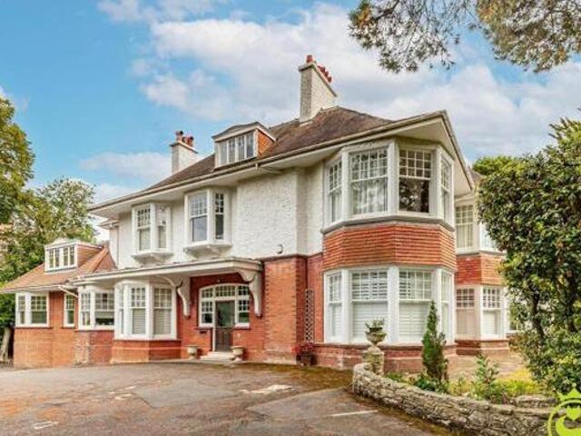 West Overcliff Drive, Bournemouth, 2 Bedroom Flat