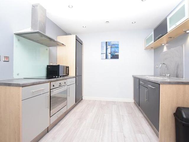 West One Tower, Sheffield, S3 2 bed apartment to rent £1,000 pcm £231 pw