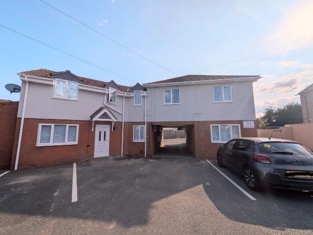 West Avenue, Burton Latimer NN15, 2 bed flat to rent, £895 pcm | PrimeLocation