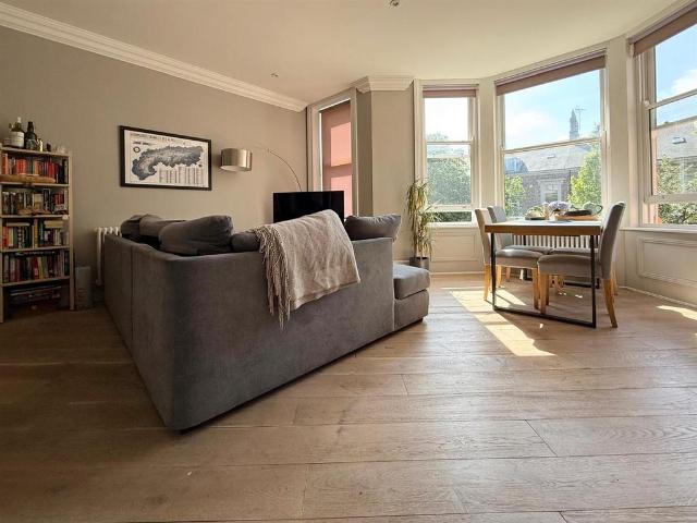 West Avenue, Gosforth, Newcastle Upon. 2 bed apartment to rent £1,900 pcm £438 pw