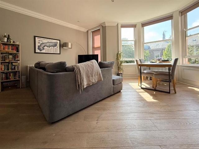 West Avenue, Gosforth, Newcastle Upon Tyne NE3, 2 bed flat to rent, £1,900 pcm | PrimeLocation