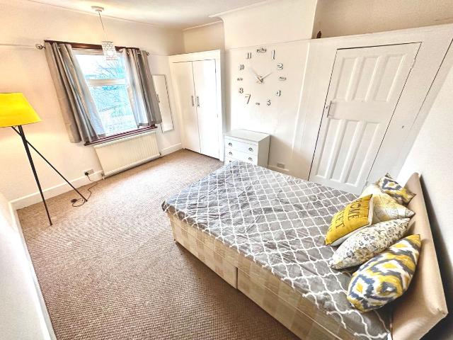 West Avenue, London NW4, Room to rent, £820 pcm | PrimeLocation