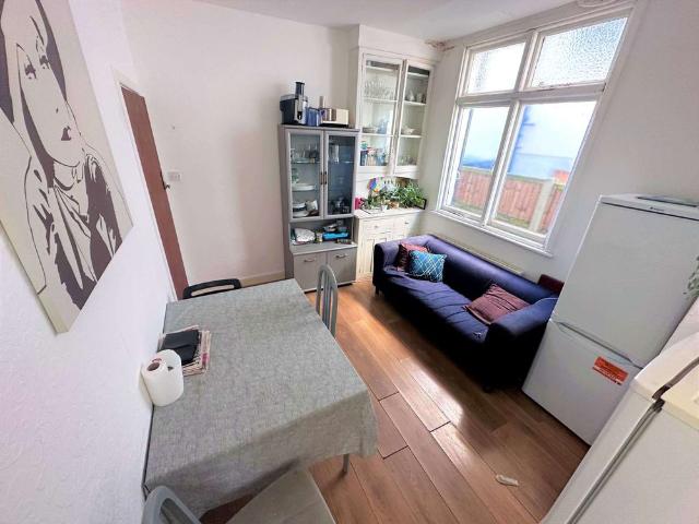 West Avenue Room GB