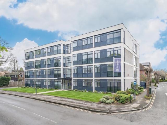 West Byfleet, Surrey, KT14 1 bed apartment to rent £1,425 pcm £329 pw
