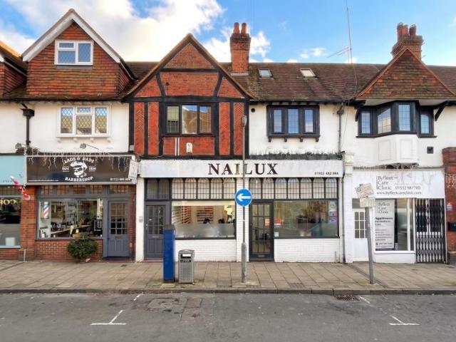 West Byfleet, Surrey, KT14 1 bed apartment to rent £1,150 pcm £265 pw