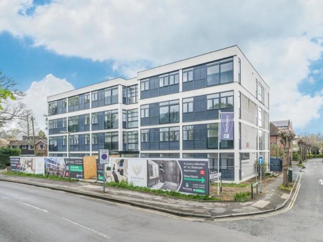 West Byfleet, Surrey, KT14 1 bed apartment to rent £1,375 pcm £317 pw