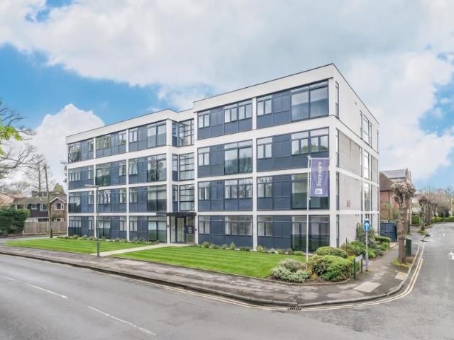 West Byfleet, Surrey KT14, 1 bed flat to rent, £1,425 pcm | PrimeLocation