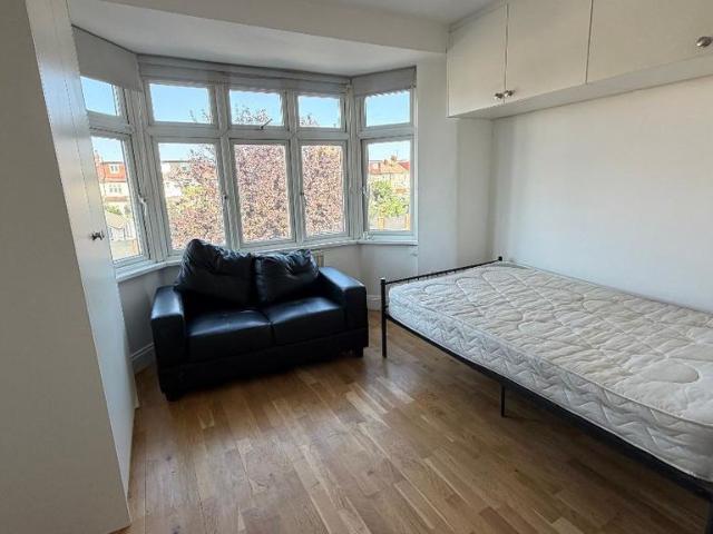 West Barnes Lane, New Malden KT3, Property to rent, £1,040 pcm | PrimeLocation