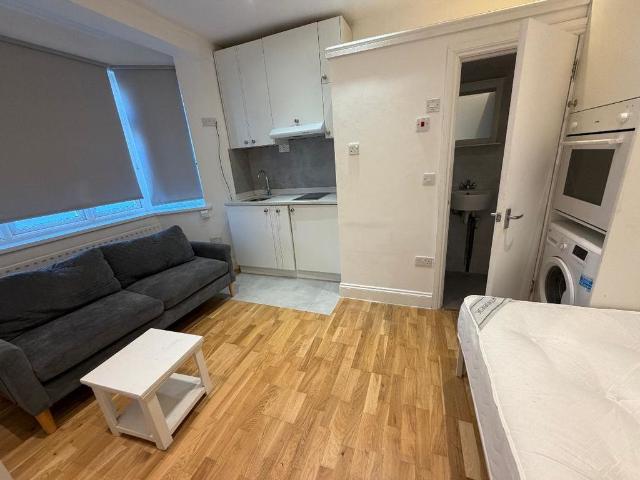 West Barnes Lane, New Malden KT3, 1 bed property to rent, £1,040 pcm | PrimeLocation