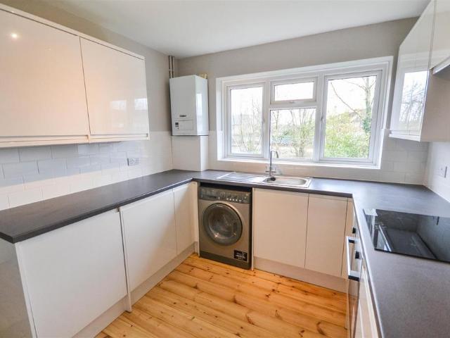 West Barnes Lane, New Malden KT3 2 bed maisonette to rent £1,900 pcm £438 pw