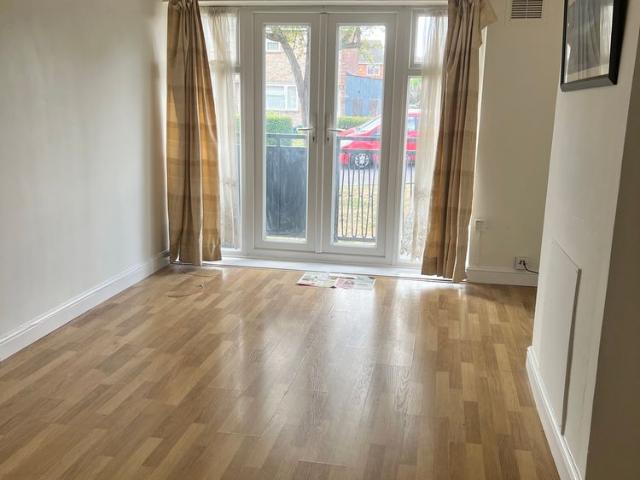 WEST BLETCHLEY 3 BEDROOM 2bed + nursery/study