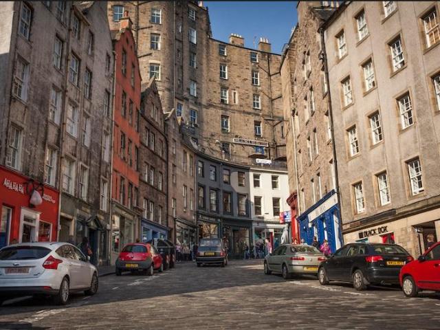 West Bow, Edinburgh, EH1 2HH 2 bed flat to rent £1,550 pcm £358 pw